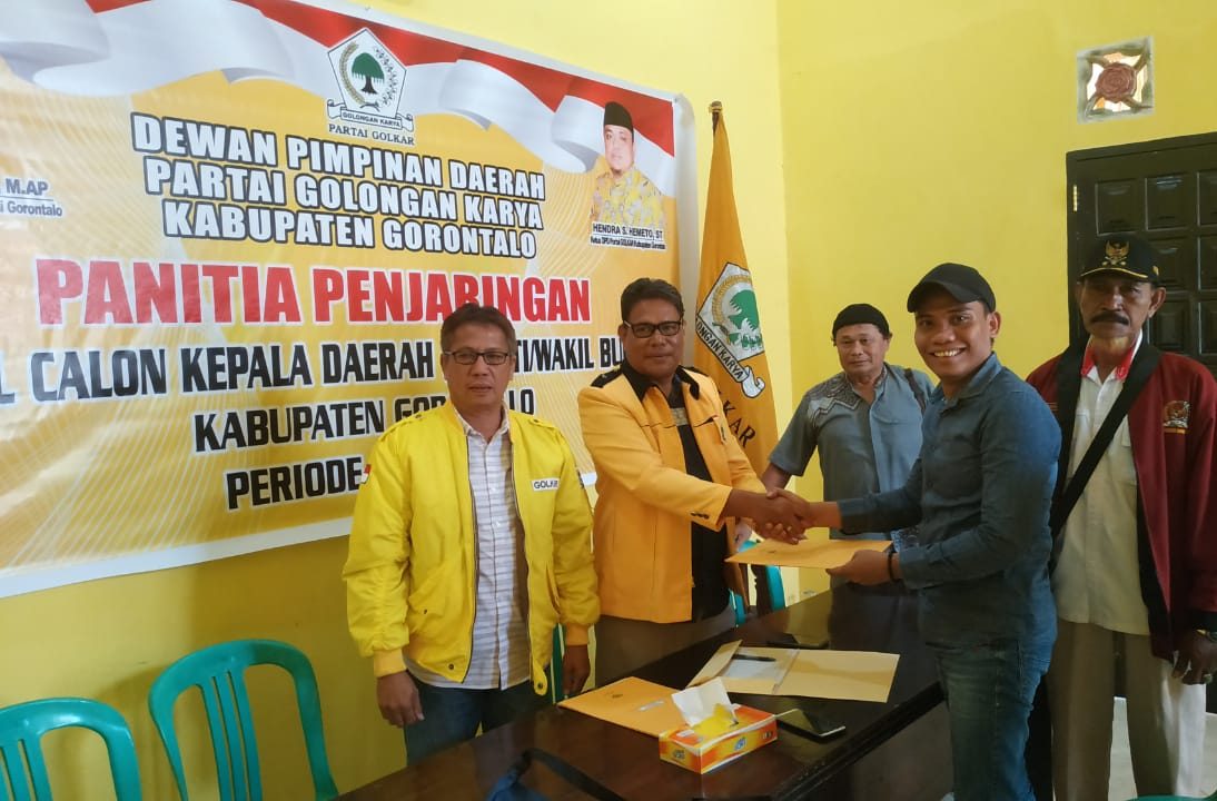 Mendaftar di Golkar, Tomy Ishak: 100 persen Fokus Bangun Koalisi ... Mendaftar di Golkar, Tomy Ishak: 100 persen Fokus Bangun Koalisi ...