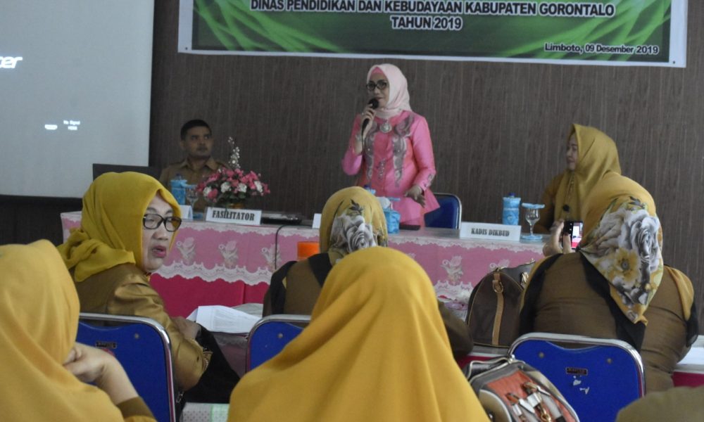 Fory Naway: Keluarga Adalah Pendidikan Pertama Dan Utama - Barakati ID